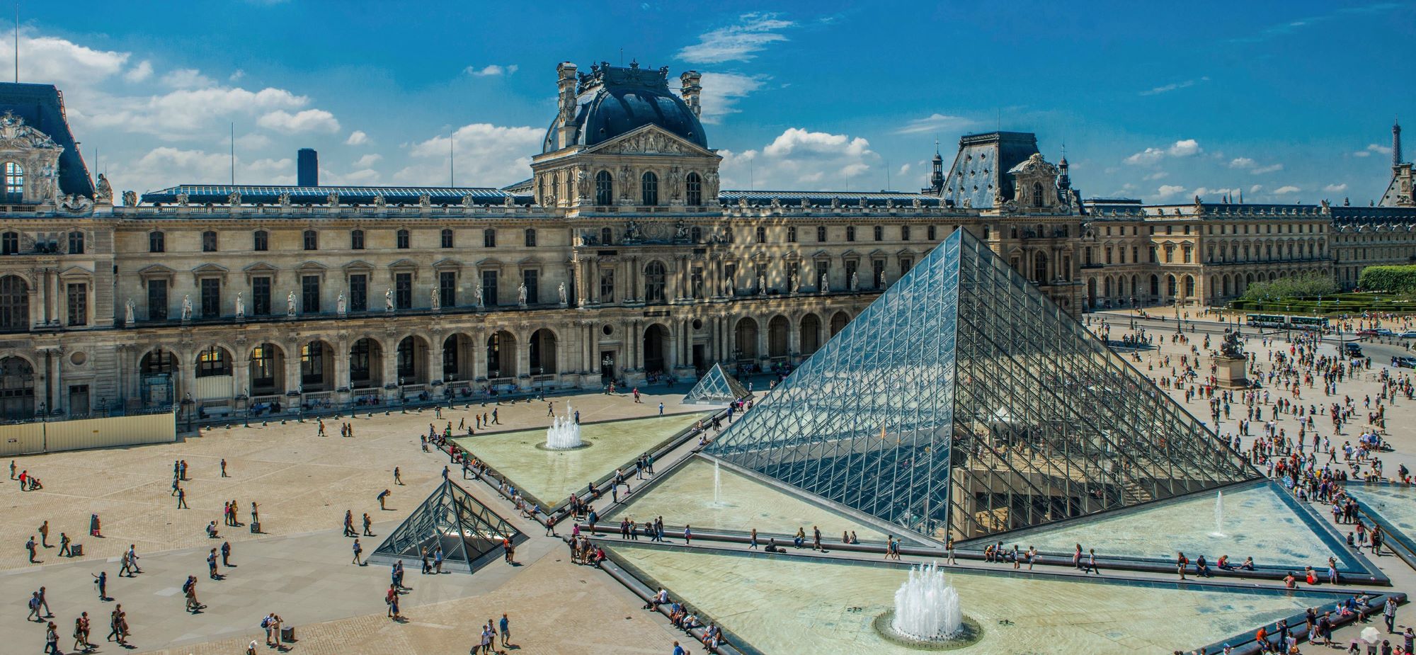 La Pyramide du Louvre (Paris) - EGF